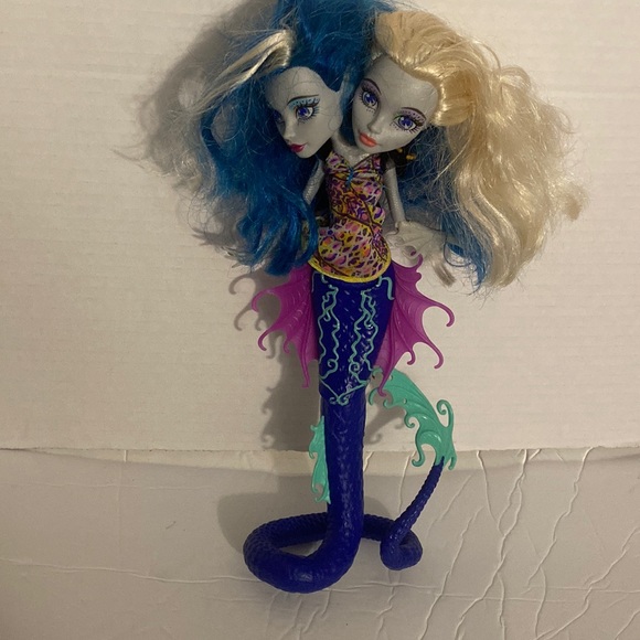 Mattel | Toys | 4 Monster High Peri And Pearl Serpentine Styling Head 2 ...